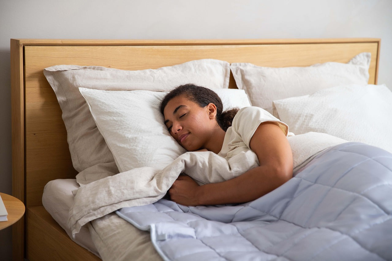 How_to_Use_a_Body_Pillow.jpg?v=1759746864